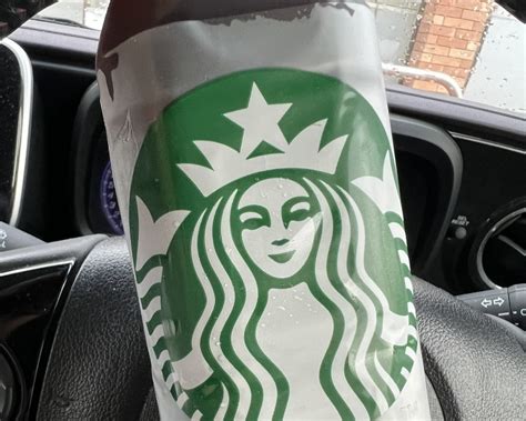 現役スタバ店員がチルドカップを徹底解説！2か月おきに新商品が出るって知ってた？セブン限定商品も！｜アニーお祝い体験マガジン