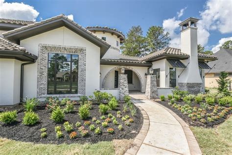 Stunning Stucco And Brick Home Design
