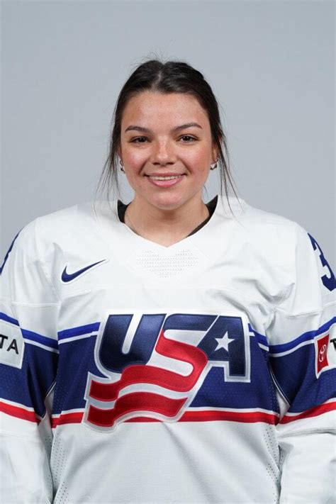 Socals Barnes Aims To Inspire Next Generation With U S Womens Hockey