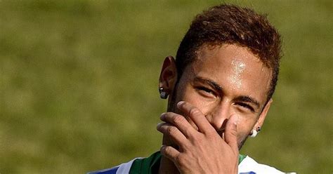 Santos znowu odrzucił ofertę FC Barcelona za Neymara Przegląd