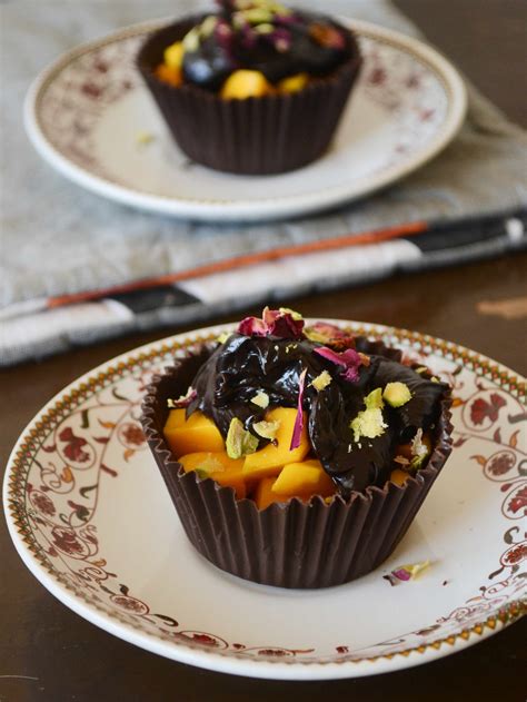 Edible Chocolate Cups With Mango And Chocolate Ganache Filling Gayathris Cook Spot