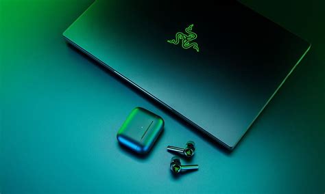 Razer выпустила игровые TWS-наушники с подсветкой за $199