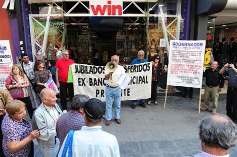 Jubilados Reclaman Un Pago