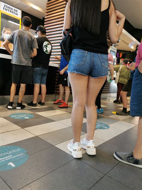 Latin Legs In Shorts Candid Pictures Thecandidforum Online