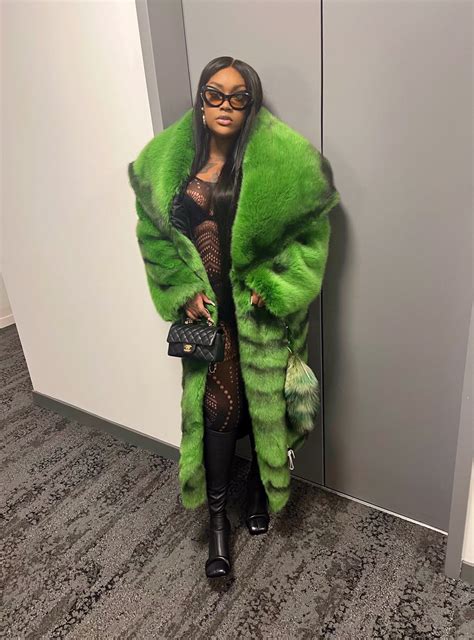 The Female Rap Room On Twitter Cupcakkerapper Looks Beautiful In