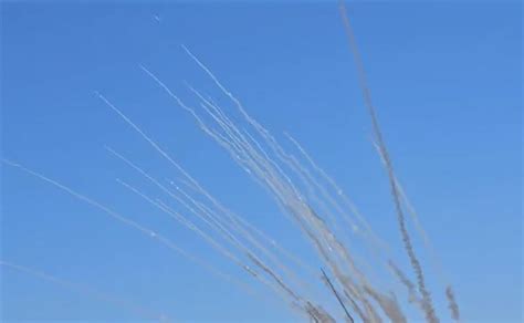 哈瑪斯報復以色列！警告居民「限時內離開」 狂射百枚火箭彈畫面曝光 Yahoo奇摩汽車機車
