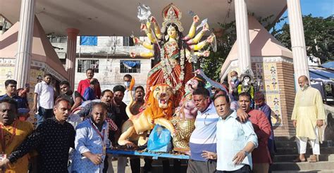 প্রতিমা বিসর্জনের মধ্য দিয়ে দুর্গোৎসবের সমাপ্তি