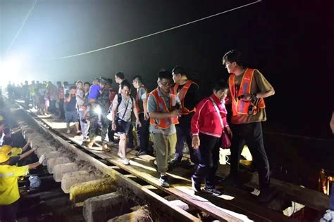 中国中铁助力Z180次列车旅客安全转移 知乎