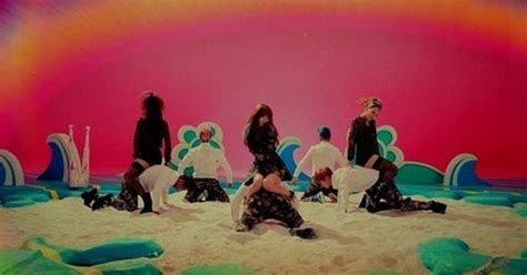 현아 쩍벌 골반춤 이어 이번엔 등받이 댄스