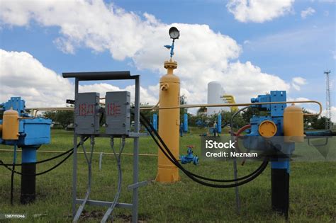 가스 운송 시스템 가스 부스터 펌핑 스테이션 가스 충전소 및 가스 탱크 전 세계 가스 운송 석유 및 가스 부문 가스 터빈 0명에 대한 스톡 사진 및 기타 이미지 Istock