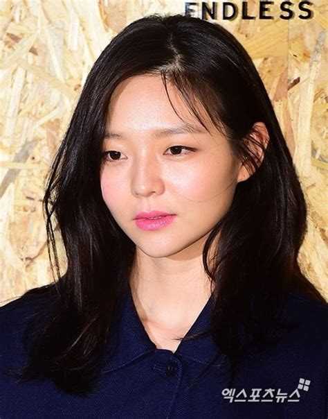 이솜 모델 출신다운 여리여리핏 연예 포토 토크 네모판