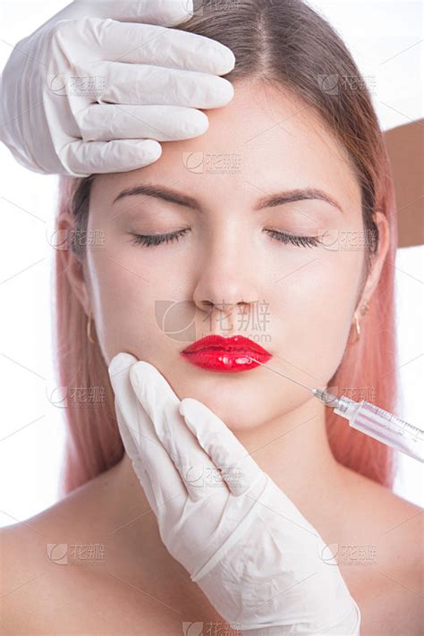 白色背景分离着色红色嘴唇化妆用品自然美青年女人垂直画幅美青少年