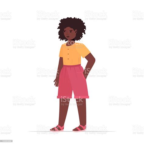 캐주얼 트렌디 한 옷 여성 만화 캐릭터 서 포즈에 아프리카 계 미국인 어린이 어린 소녀 가공의 인물에 대한 스톡 벡터 아트 및