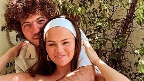Endlich Selena Gomez Und Benny Blanco Haben Sich Verlobt