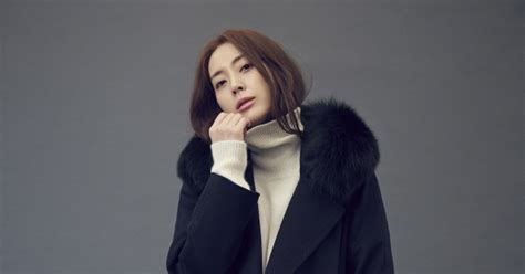 송윤아가 제안하는 코트 패션 코트 하나면 나도 가을 여인