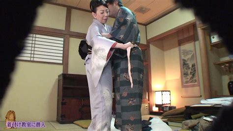 いたくなるほど密着してくる着付け教室の先生とヤリたい～着物越しのノーパン美尻が絶妙にソソる！ アダルト動画 ソクミル