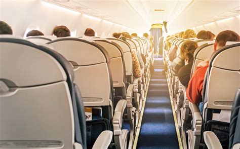 飛機揀位｜搭飛機坐2個位置最安全？ 專家教上機時做1事自保增存活率