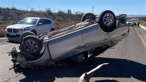 Mujer Resulta Lesionada En Volcadura En La Carretera Federal