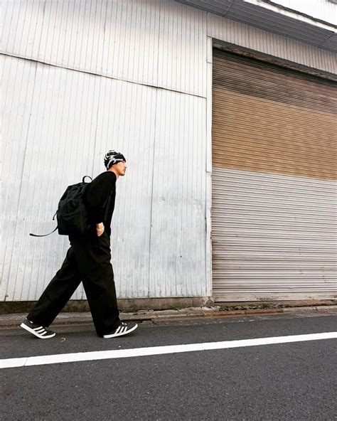 並木一樹さんのインスタグラム写真 並木一樹instagram「これは数日前の中目黒。 桜もあっという間でしたね。 桜の開花を全身で表現