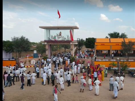 Gaushala Built At A Cost Of One And A Half Crores The Statue Of Veer