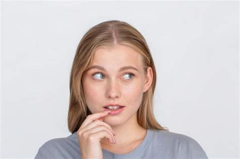 指をくわえるの写真素材｜写真素材なら「写真ac」無料（フリー）ダウンロードok