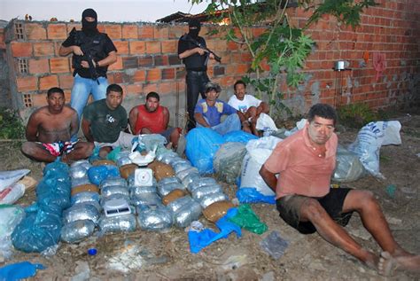 ACONTECE EM SERGIPE POLÍCIA PRENDE SEIS TRAFICANTES E APREENDE 150