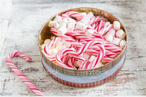 사탕 지팡이 마쉬 멜 로우와 함께 크리스마스에 대 한 준비 12월에 대한 스톡 사진 및 기타 이미지 12월 개념 겨울 Istock
