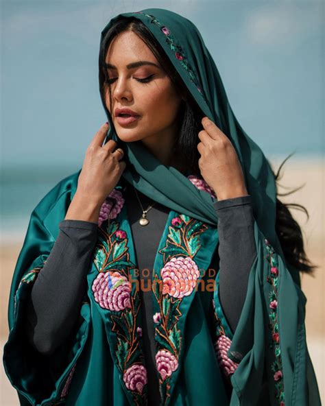 Esha Gupta Photos Images Hd Wallpapers Esha Gupta Hd Images Photos