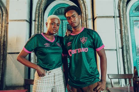 Corra e olhe o céu Fluminense e Umbro lançam nova terceira camisa em