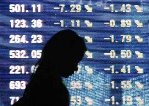 日経平均は反落で寄り付く、半導体株安い ロイター