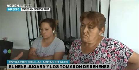 Un Nene Jugaba En Su Casa Cuando Entraron A Robar Levantó Las Manos Y