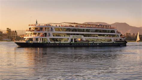 Nil Cruise Pia Schmid And Die Schöne «alyssa Gaultmillau