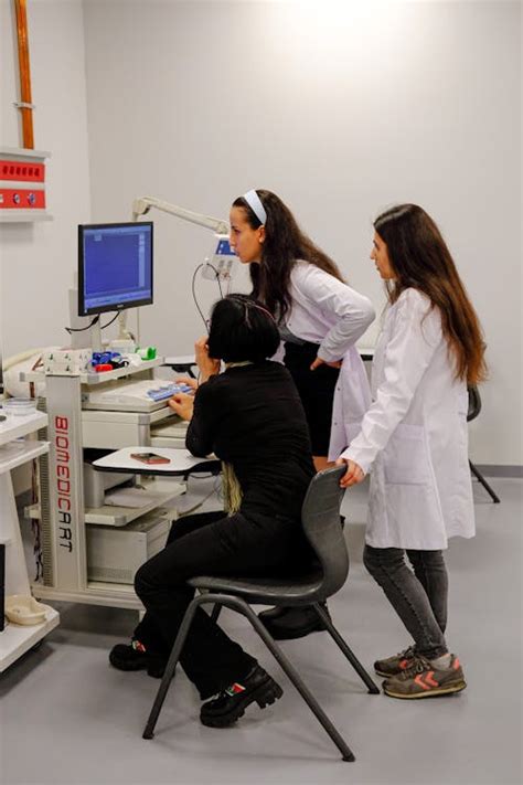 Elektronörofizyoloji 간호사 객관적인 건강 공부하다 과학 교육 구운 칠면조 기술 뇌 데이터 모니터 바이오메디칼트 병원 분석