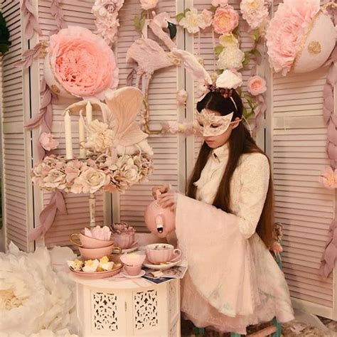 Идеи для фотосессии в стиле Алиса в стране чудес Алиса в стране чудес Идеи для фото Фотосессия