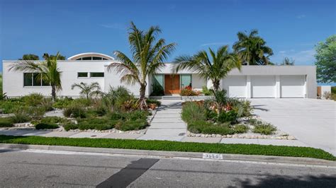 Seibert Architects Designs Florida Home For Indoor Outdoor Living