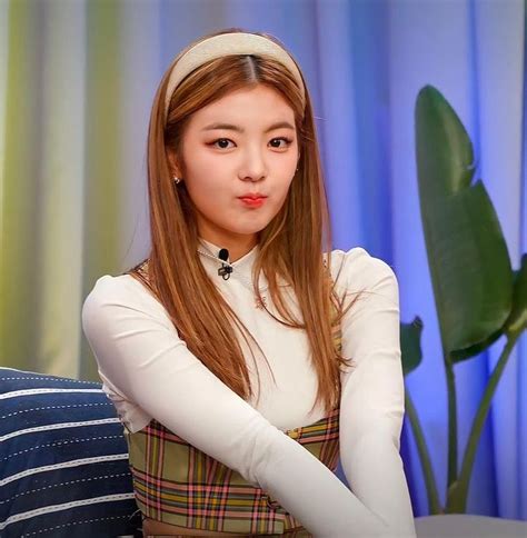 Pin On Itzy Hairstyles In 2024 Kpop Girls Itzy Girl