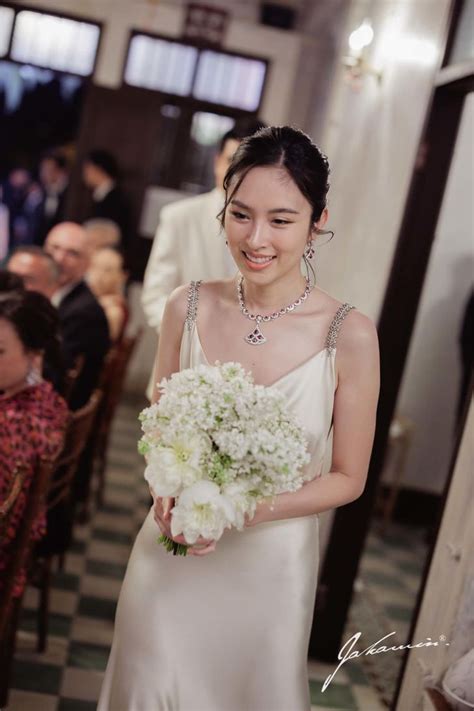 รวมชุดแต่งงานปอย ตรีชฎา งดงาม ลงตัว มีเรื่องราว สวยครบ