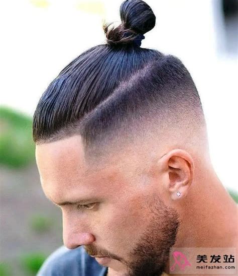 男士半扎丸子头正流行 帅气个性酷炫又时髦 时尚男发 美发站