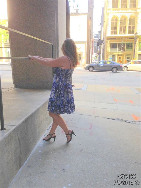 Kissys Legs 7316 Kissy Playing Downtown Milwaukee Kissy Izuki