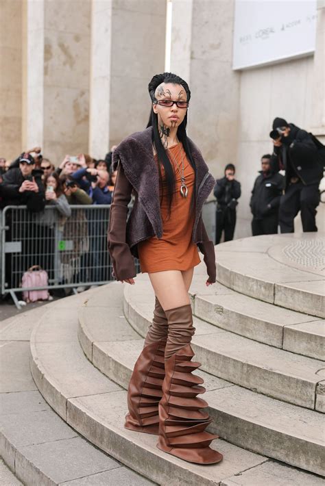 Look Of The Week Fka Twigs Brings Dystopian Chic To Paris Cnn