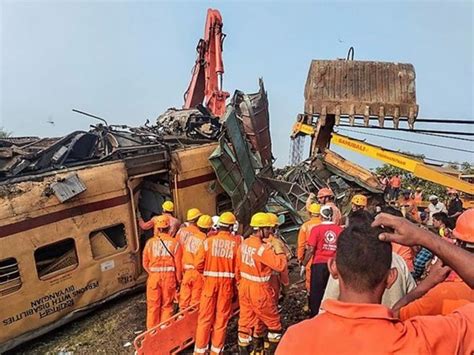 Passenger Trains Collision In Andhra Leaves 14 Dead Several Injured
