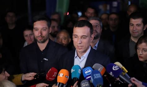 Петър Чолаков Хартиената коалиция“ БСП ГЕРБ ДПС и ИТН мобилизира избирателите на ПП ДБ