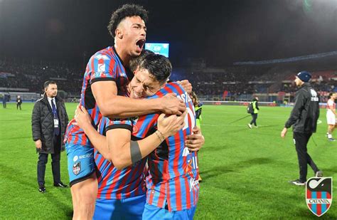 LA SICILIA Premiato Il Cuore Rossazzurro Impegno Encomiabile Tutto Calcio Catania