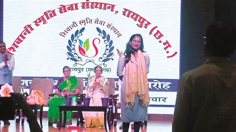 Raipur आइपीएस बनकर आतंकवाद को खत्‍म करना चाहती है देविका गवाही देकर