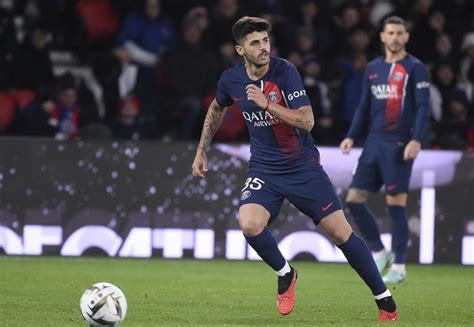 Beraldo é Ovacionado Em Estreia No Paris Saint Germain