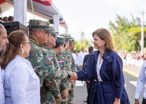 Abinader encabeza desfile militar por aniversarios Restauración