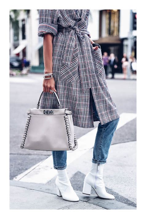 Básicos para un closet chic Tizkka Moda Ropa Look con botines