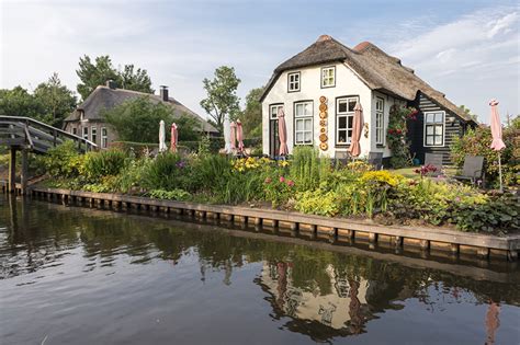 Картинка Нидерланды Деревня Giethoorn Водный канал Дома город