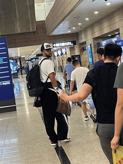 李凯尔真来中国办理入籍手续了，即将和中国男篮汇合 Nga玩家社区