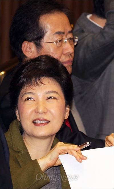 한나라당 박근혜 비상대책위원장이 22일 국회 본회의장에 오마이포토